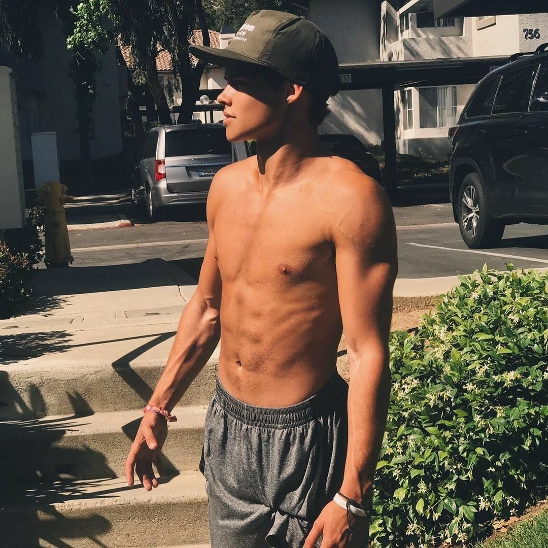23 Year Old Curran Walters American Actor And Former Model Lpsg